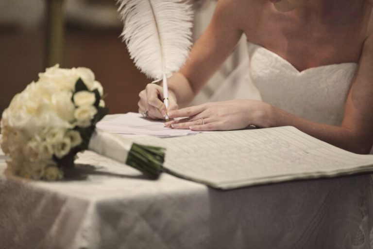 Just Engaged What To Do? Your Ultimate Wedding Checklist
